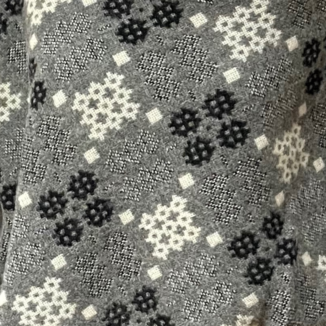 Grey Welsh Tapestry Poncho - Rhydowen – Cadwyn Cyf